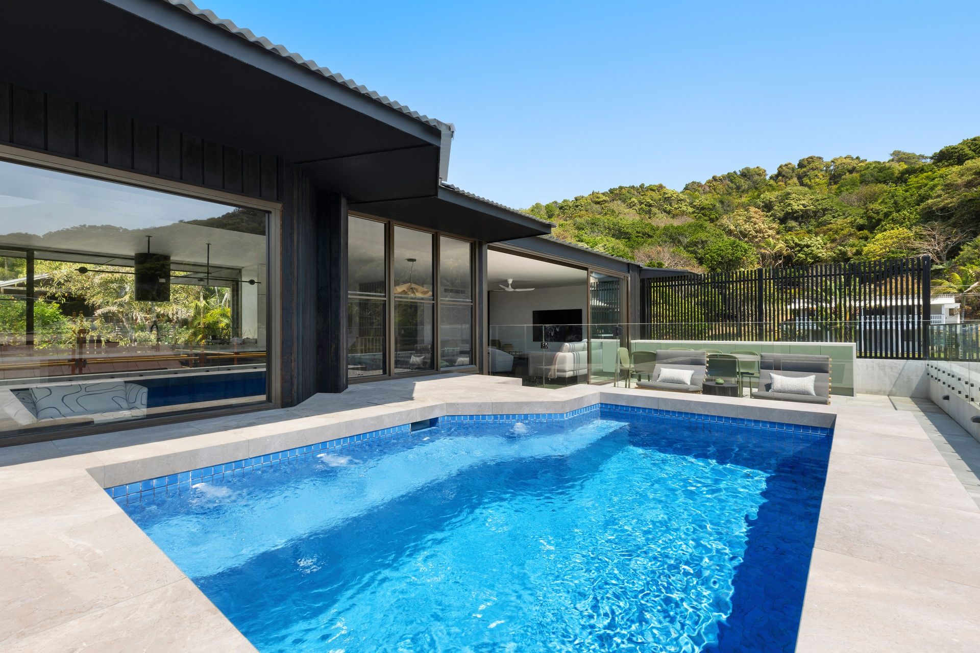Starfall - designer retreat moments from the beach - Your Luxury Escape